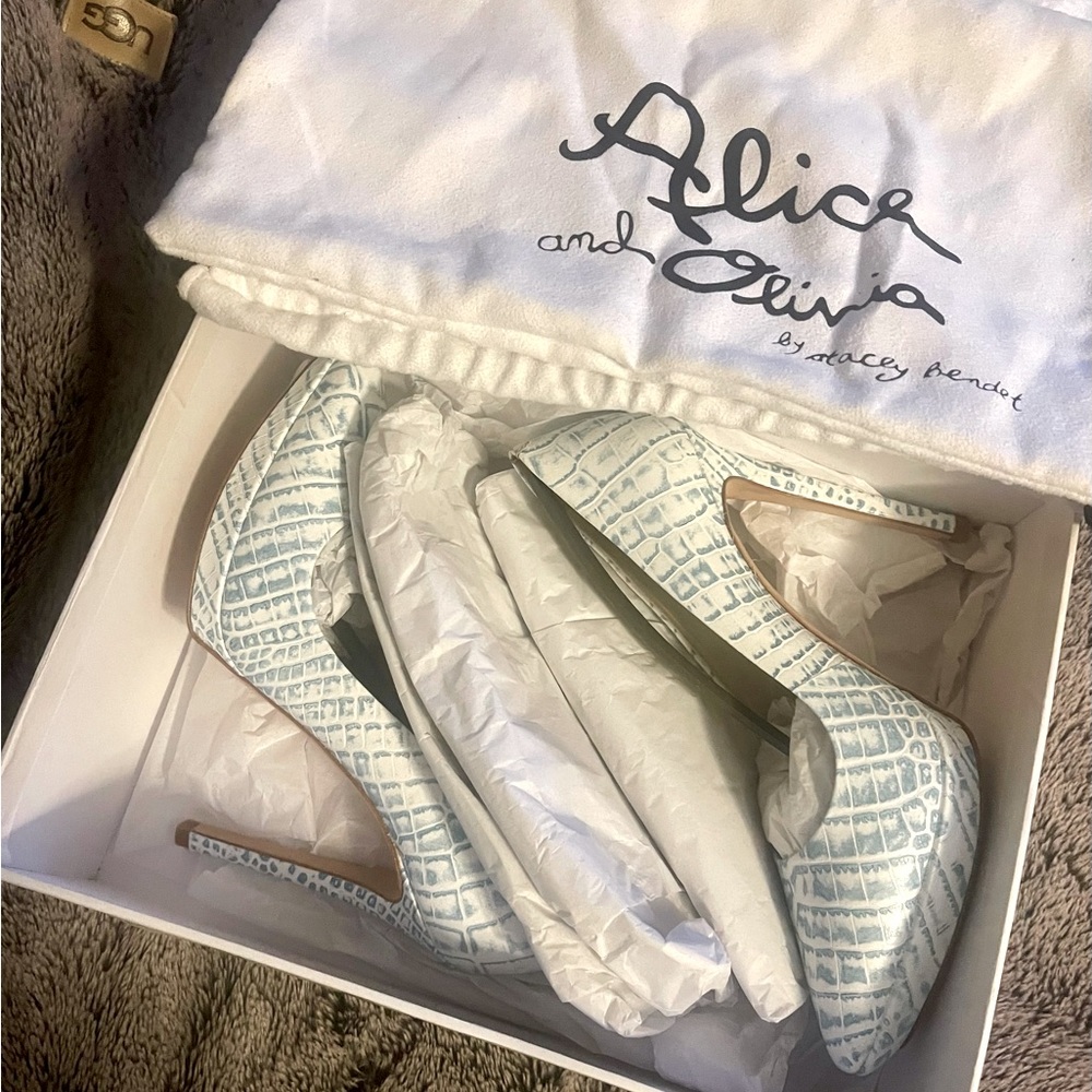 % Authentic Alice+Olivia Dina Snakeskin Pumps/Heels- … - Gem